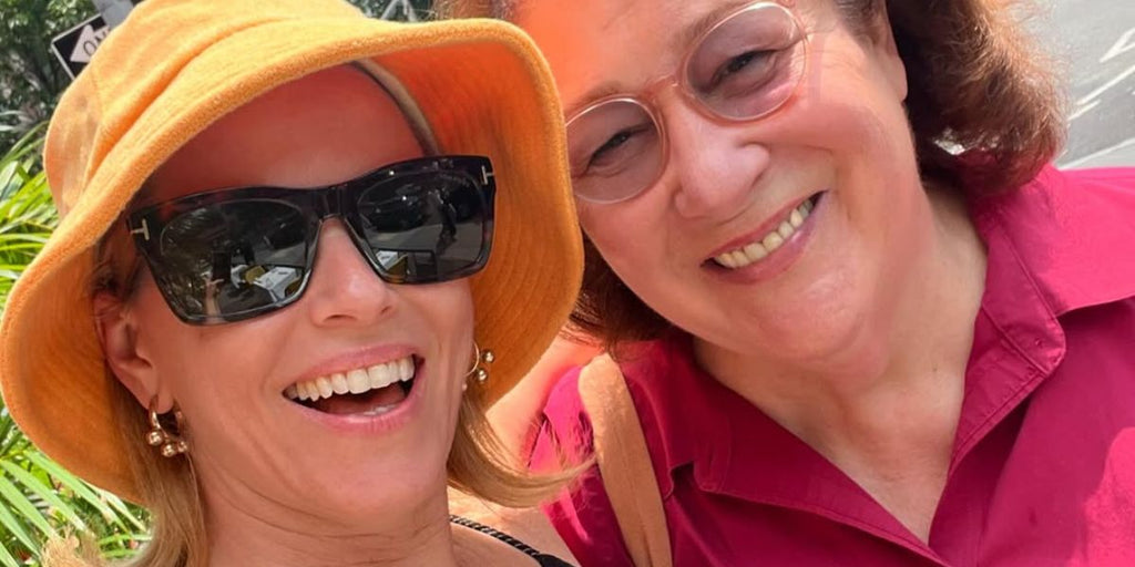 Elizabeth Banks (left) is seen wearing tortoiseshell Tom Ford Nico-02 ...