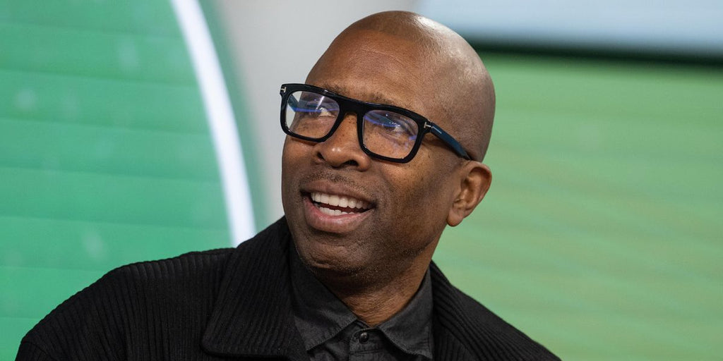 Kenny Smith was seen wearing shiny black Tom Ford TF5757-B 001 Blue ...