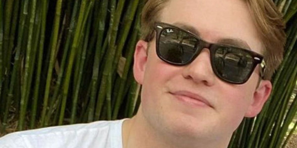 Kit Connor was seen wearing the iconic Ray-Ban Wayfarer 2140 901 Black ...